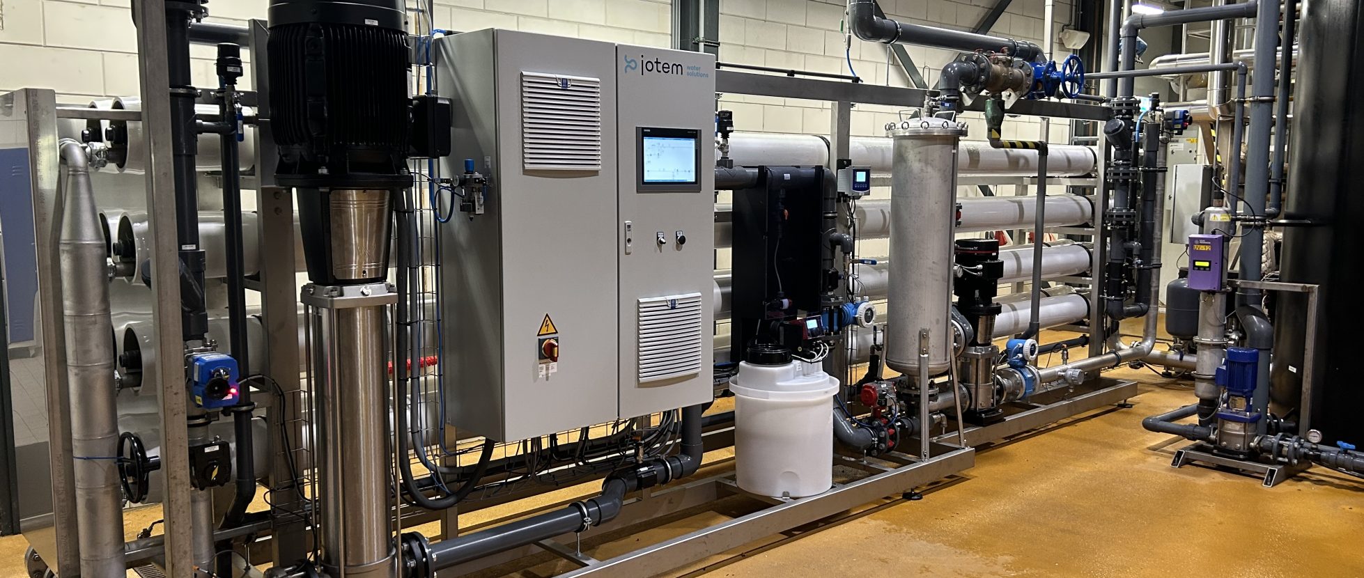 Efficient removal of dissolved substances